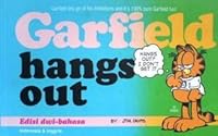 Garfield Hangs Out (Garfield, #19) by Jim Davis