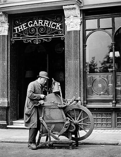 Unseen: London, Paris, New York: Photographs by Wolfgang Suschitzky ...