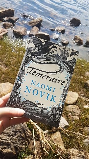 His Majesty's Dragon (Temeraire, #1) by Naomi Novik